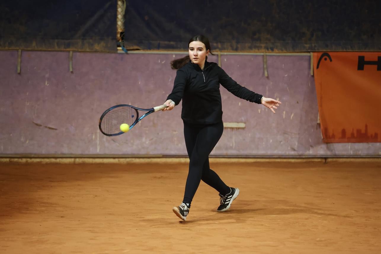 Inês Valente e Mariana Afonso em bom plano na Semana Juvenil do Ténis ...