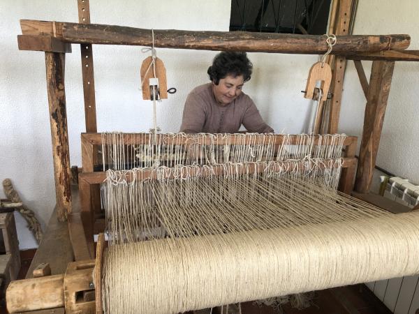 Fátima Gomes mantém viva tradição secular da tecelagem | Mensageiro de ...