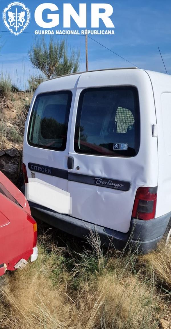 GNR aprendeu carrinha com matrícula falsa numa oficina | Mensageiro de ...